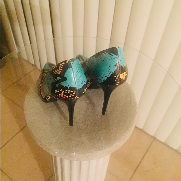 Steve Madden | Shoes | Valko Steve Madden Multicolored Snake Skin Pumps ...